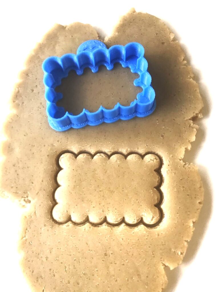 Scalloped Rectangle Frame Cookie Cutter | Imagination Lab | Frames