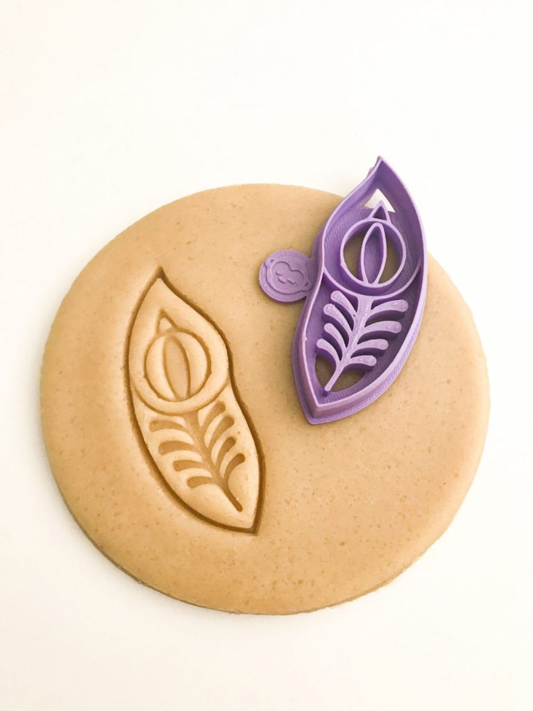 Peacock Feather with Eye Cookie Cutter - Imagination Lab