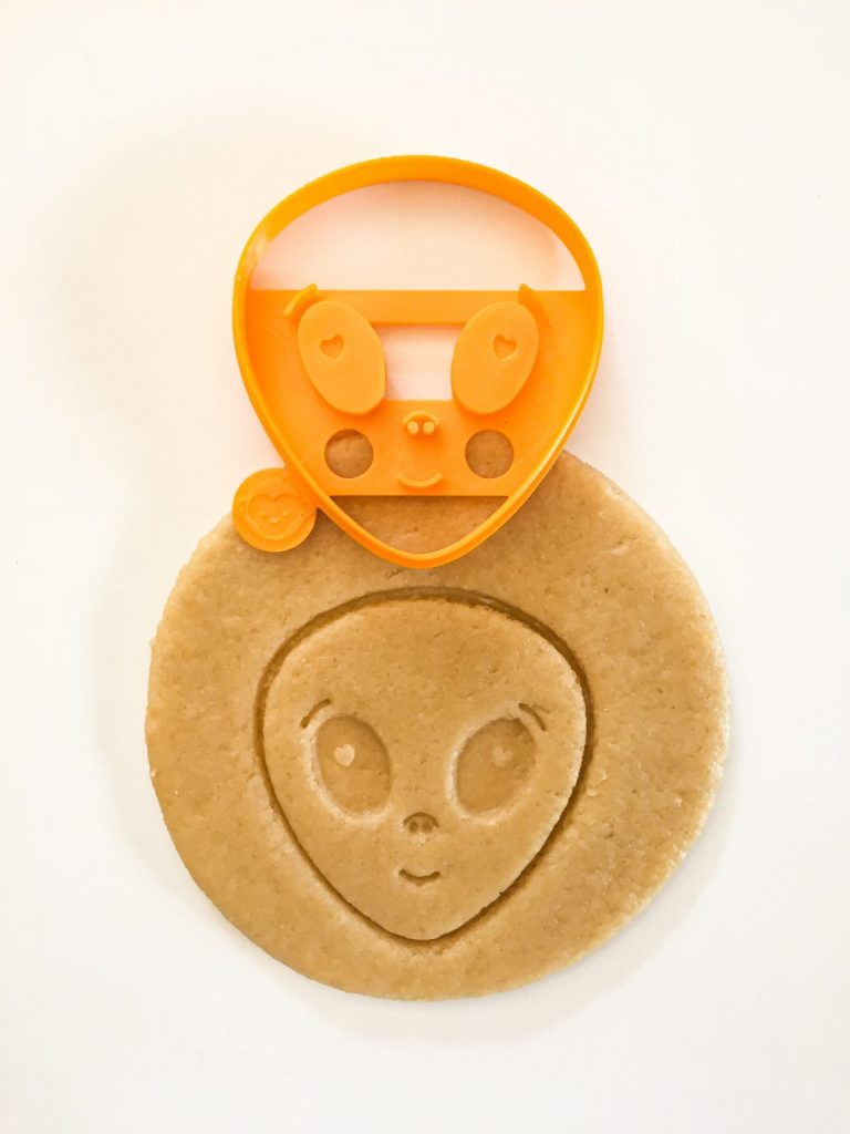 Heart Eyed Alien Cookie Cutter - Imagination Lab