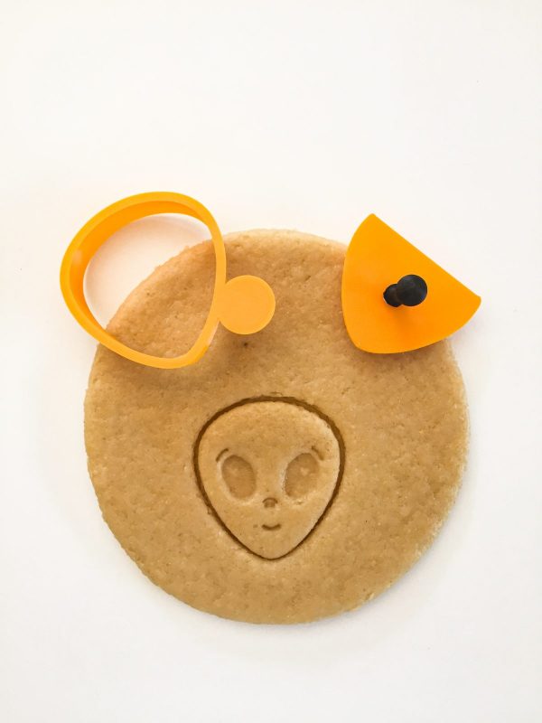 Heart Eyed Alien Mini Cookie Cutter - Imagination Lab